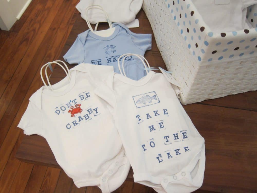 Cheap And Easy Guide To Baby Shower Bib and Onesie Decorating - Tulamama