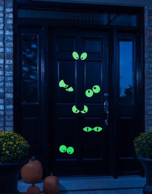 Fun and Easy Halloween Door Decorations You Can Totally DIY! - Tulamama